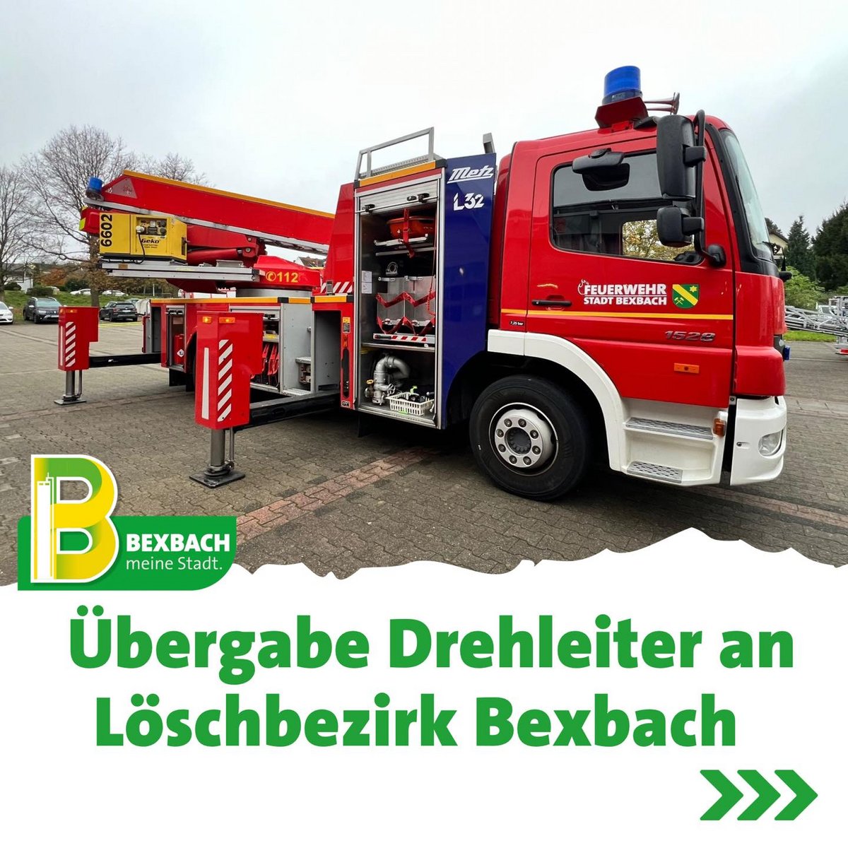 Stadt Bexbach: Bürgermeister Christian Prech übergibt Drehleiterfahrzeug